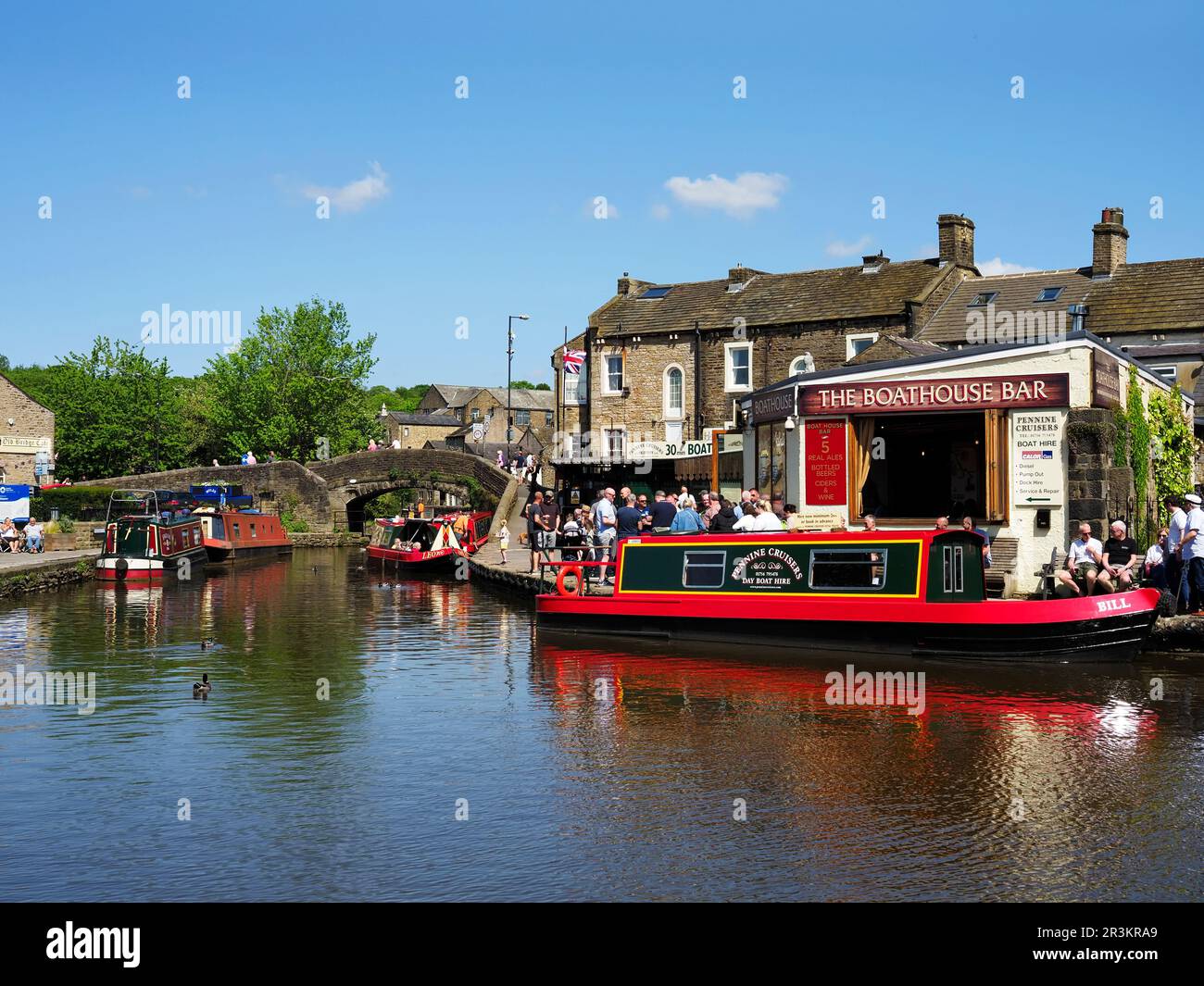 Skipton canal basin hi-res stock photography and images - Alamy