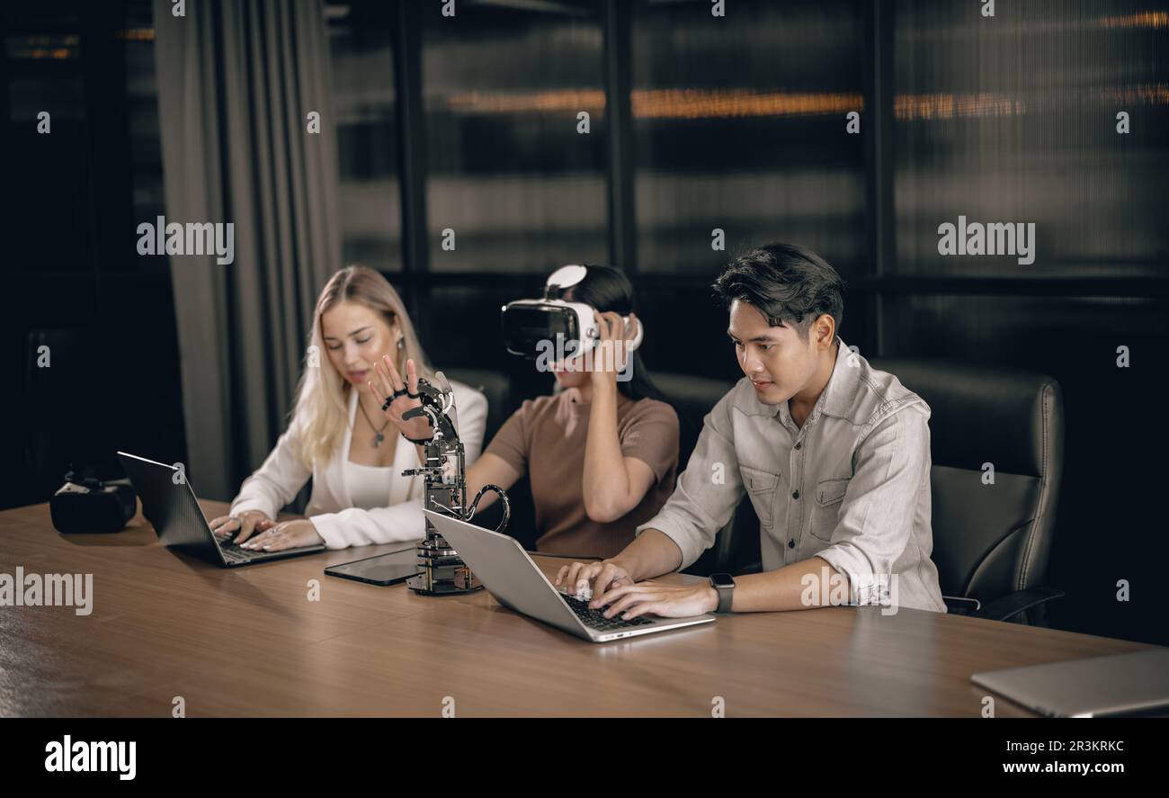 College students collaborate with research team to do experiment with ...