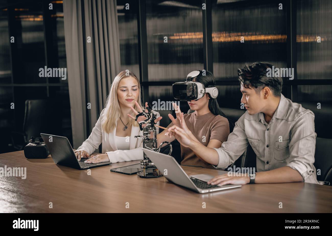 College students collaborate with research team to do experiment with educational robots ...