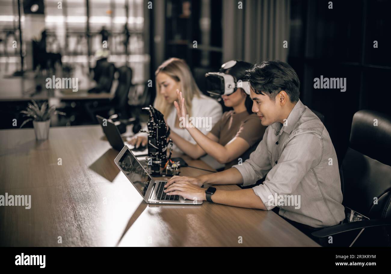 College students collaborate with research team to do experiment with educational robots ...