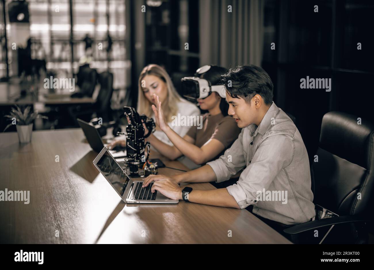 College students collaborate with research team to do experiment with educational robots ...