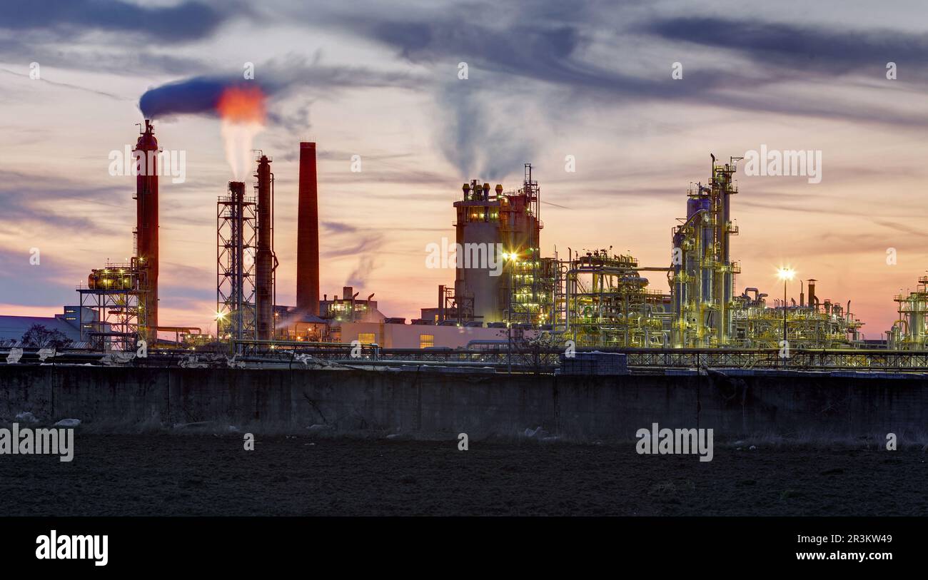 Petroleum refinery china hi-res stock photography and images - Alamy