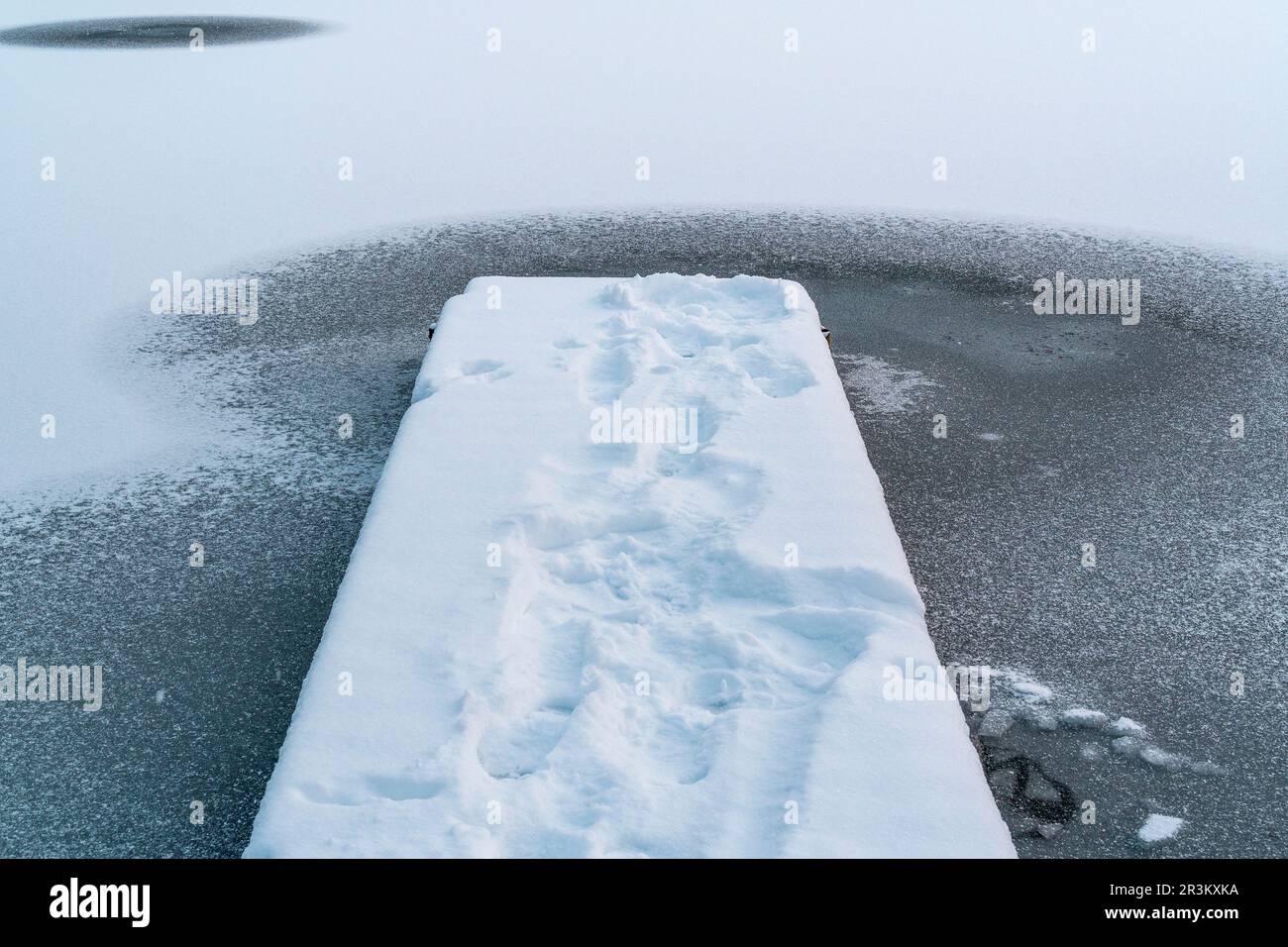 Pier and a freshly frozen lake Stock Photo - Alamy