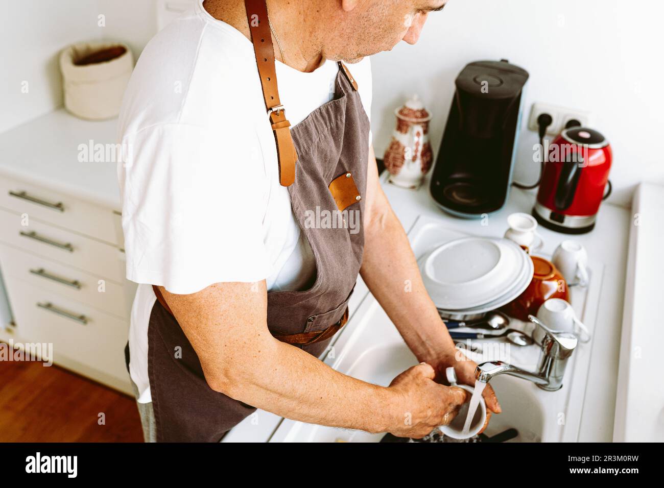 Householder housework hi-res stock photography and images - Alamy
