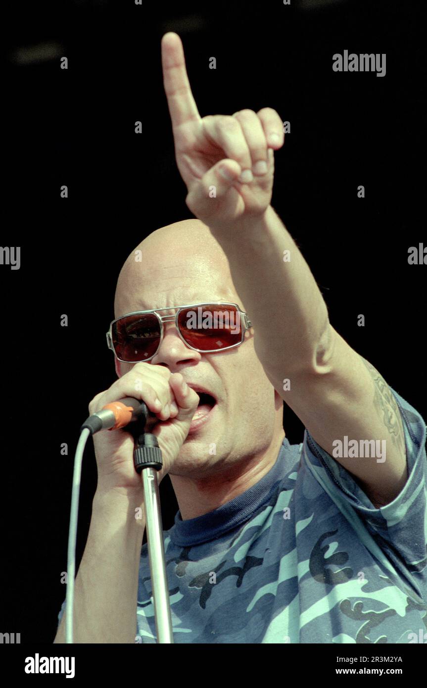 Milan italy 1996-06-29 : Ashley Slater of Freak Power at the Sonoria ...