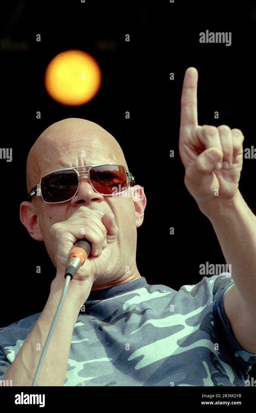 Milan italy 1996-06-29 : Ashley Slater of Freak Power at the Sonoria ...