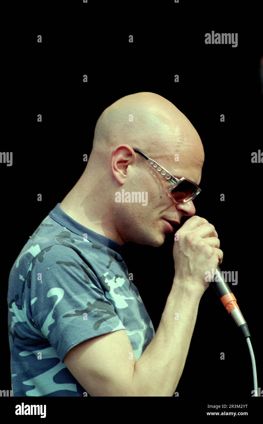 Milan italy 1996-06-29 : Ashley Slater of Freak Power at the Sonoria ...