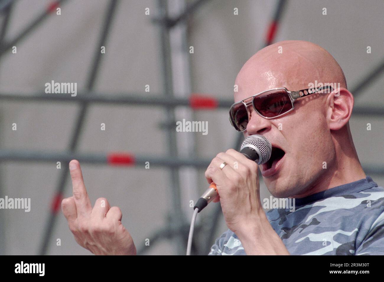 Milan italy 1996-06-29 : Ashley Slater of Freak Power at the Sonoria ...