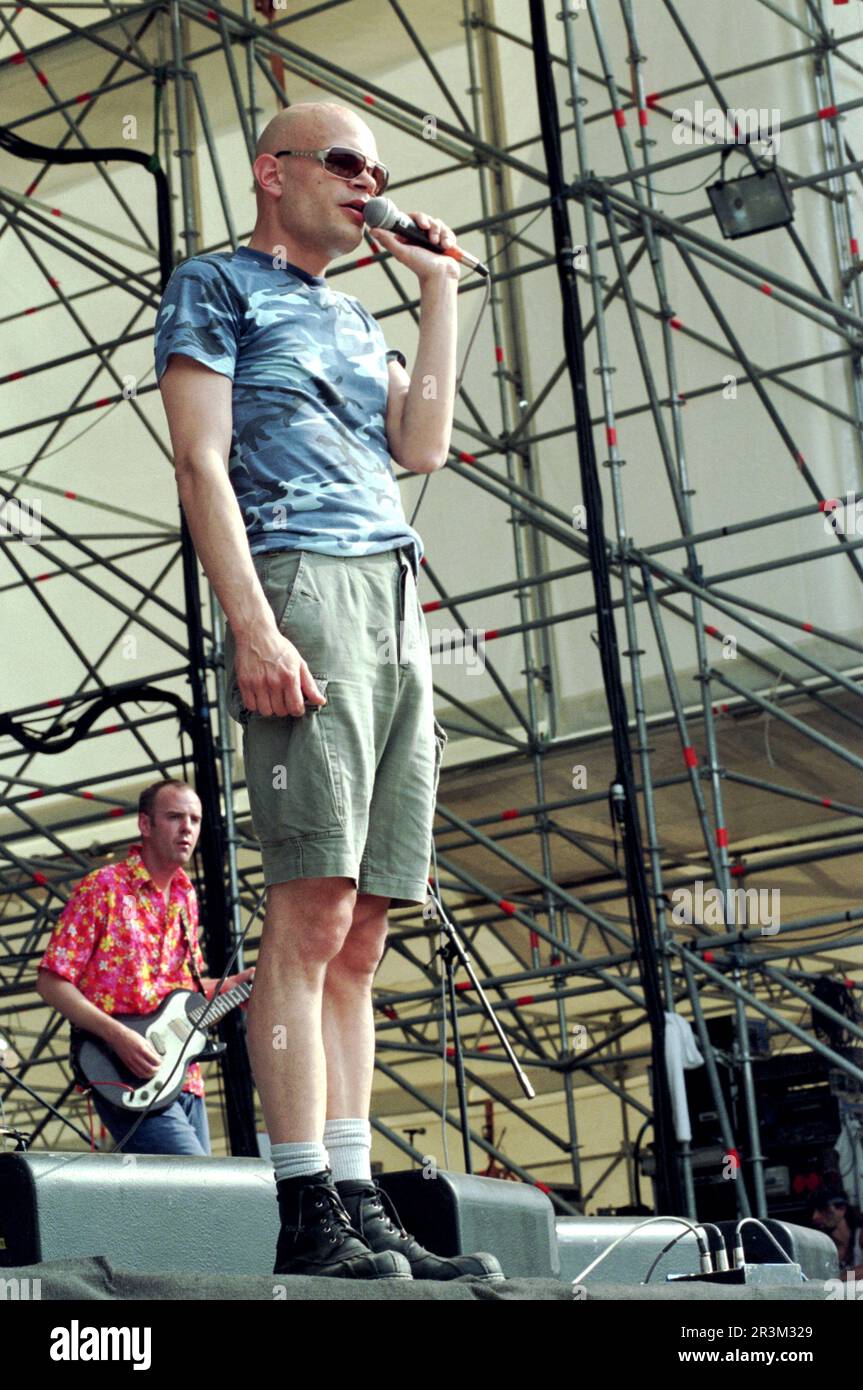 Milan italy 1996-06-29 : Ashley Slater of Freak Power at the Sonoria ...