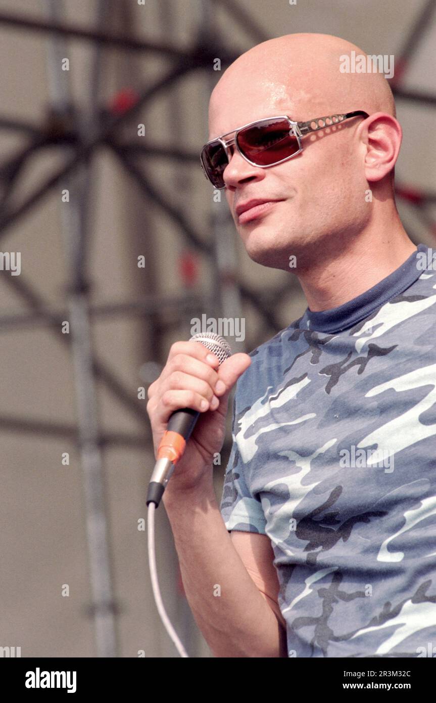 Milan italy 1996-06-29 : Ashley Slater of Freak Power at the Sonoria ...