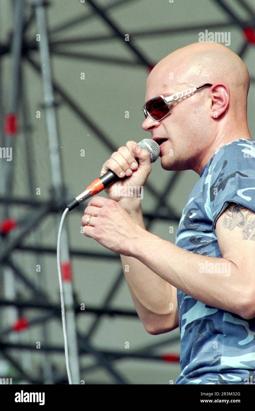 Milan italy 1996-06-29 : Ashley Slater of Freak Power at the Sonoria ...