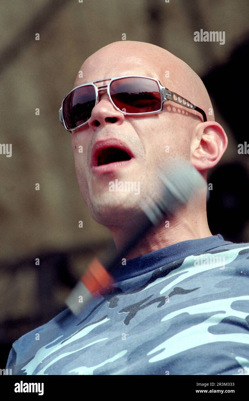 Milan italy 1996-06-29 : Ashley Slater of Freak Power at the Sonoria ...