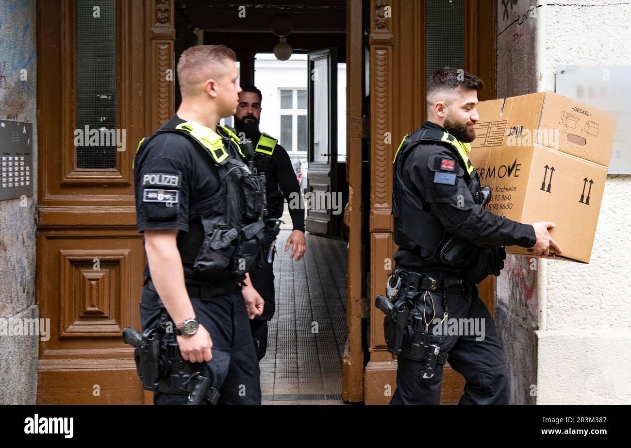 German police house searches germany hi-res stock photography and ...