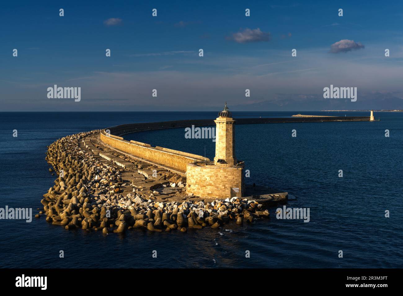 Stone wall jetty hi-res stock photography and images - Alamy