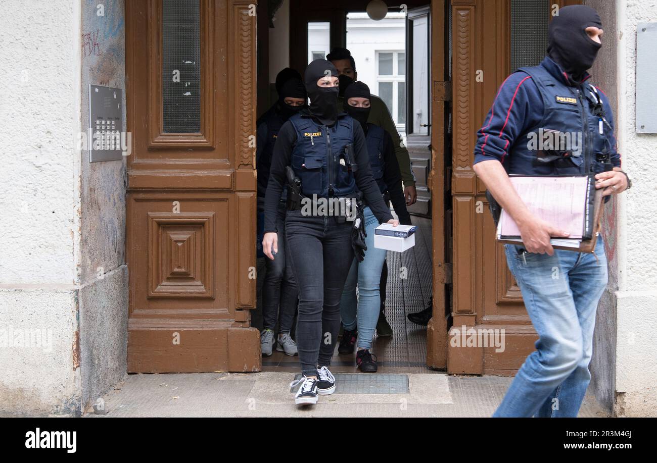 German police house searches germany hi-res stock photography and ...