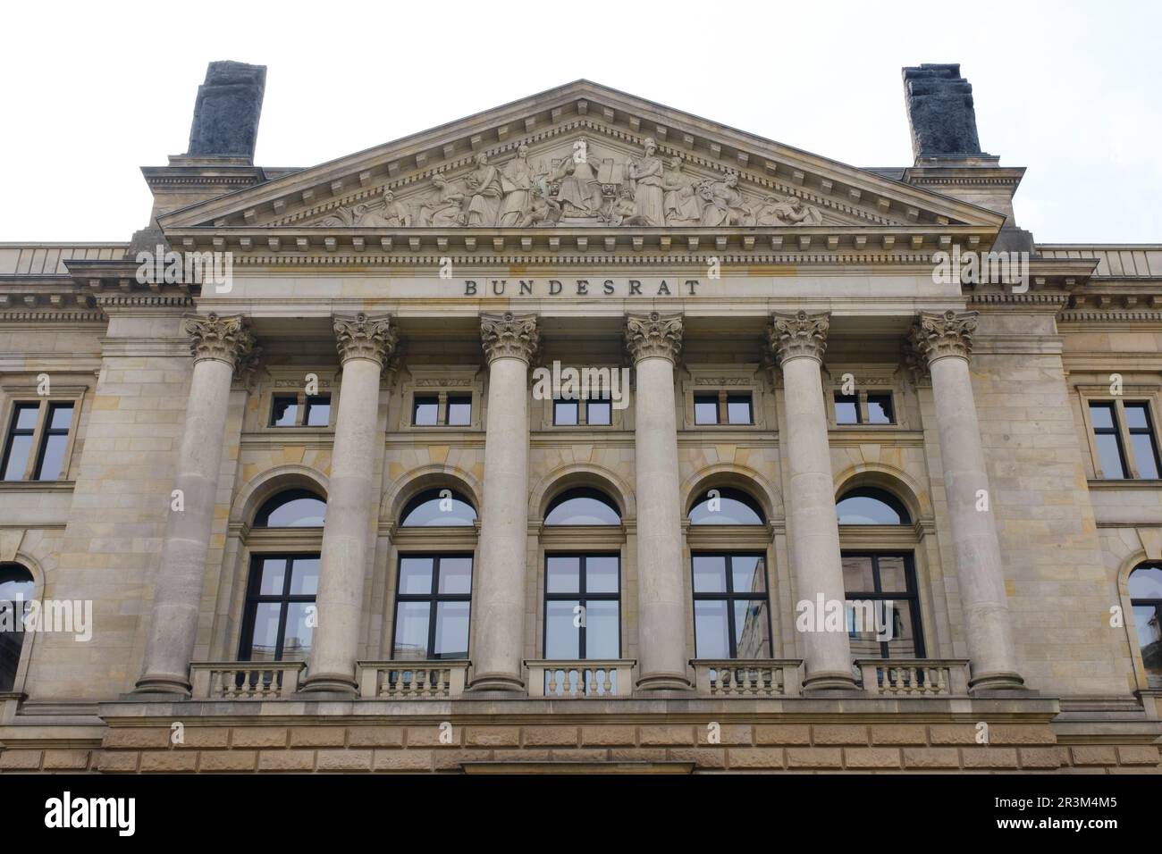 Facade government building hi-res stock photography and images - Alamy