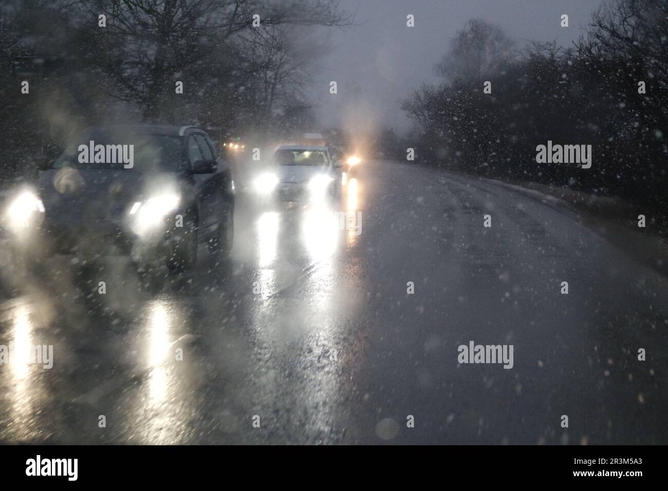 Drive in car rain hi-res stock photography and images - Alamy
