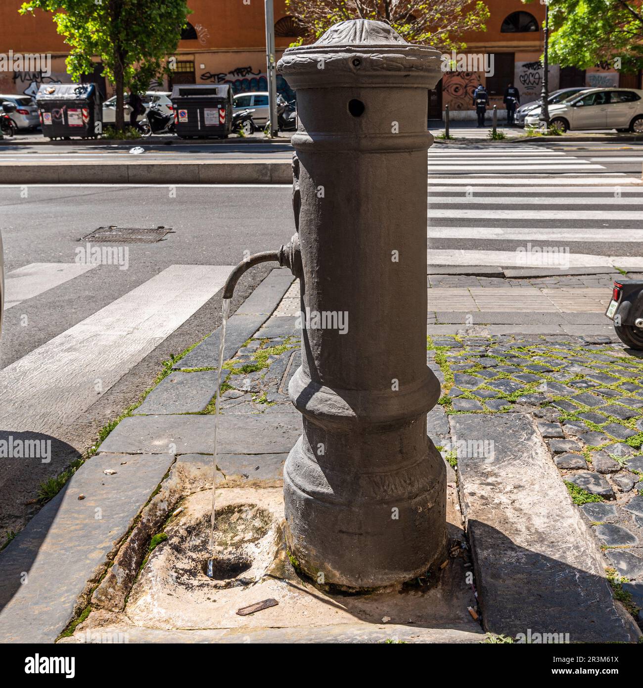 Splashing fountain stream on sunny hi-res stock photography and images ...