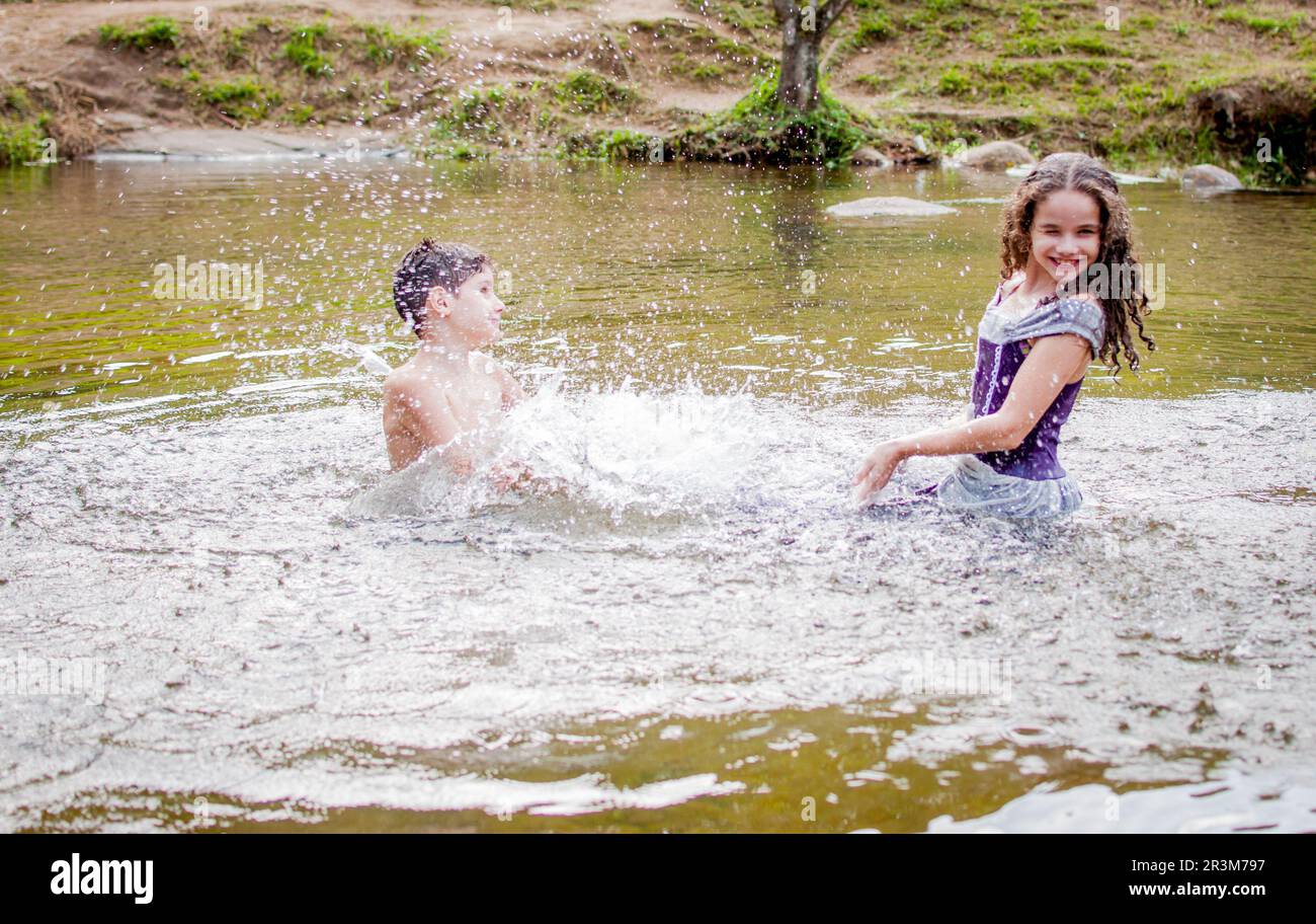 Children playing in the river, splashing water, splashing water Stock ...