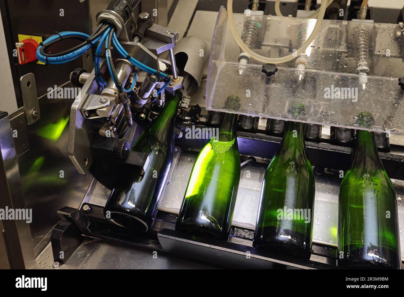 Bottling wine hi-res stock photography and images - Alamy