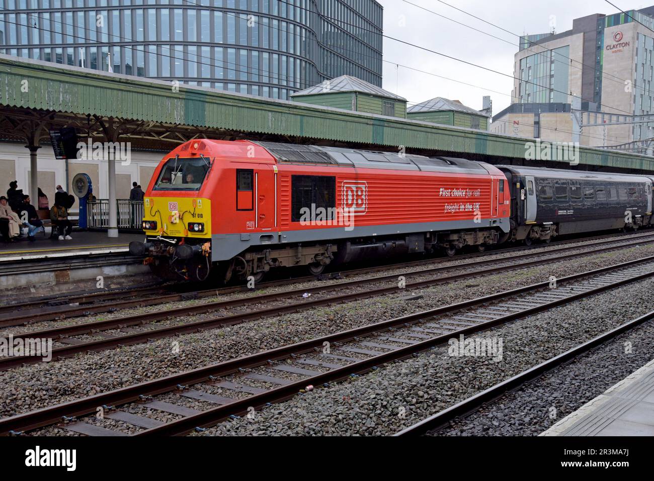 A DB Cargo Class 67 diesel electric locomotive pulling a Great Western ...