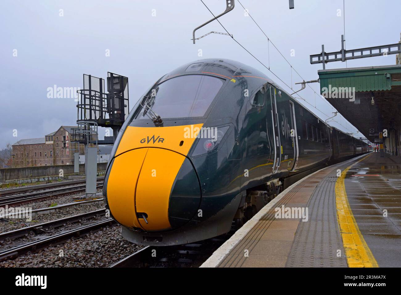 A Great Western Railway 800 Class HST High Speed Train stands at the ...