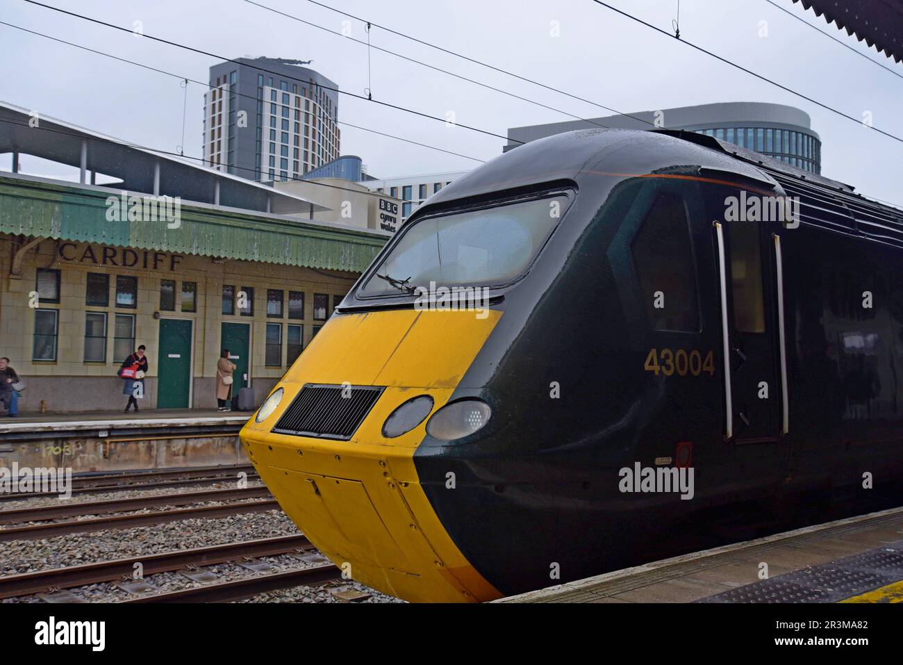 A Great Western Railway Class 43 HST High Speed Train stands at the ...