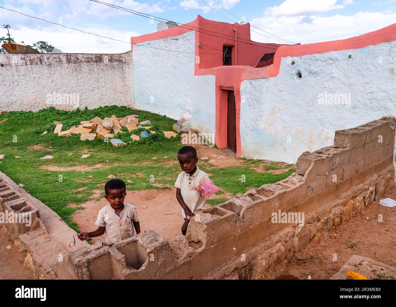 Ethiopian children in the courtyard of an old harari house, Harari ...