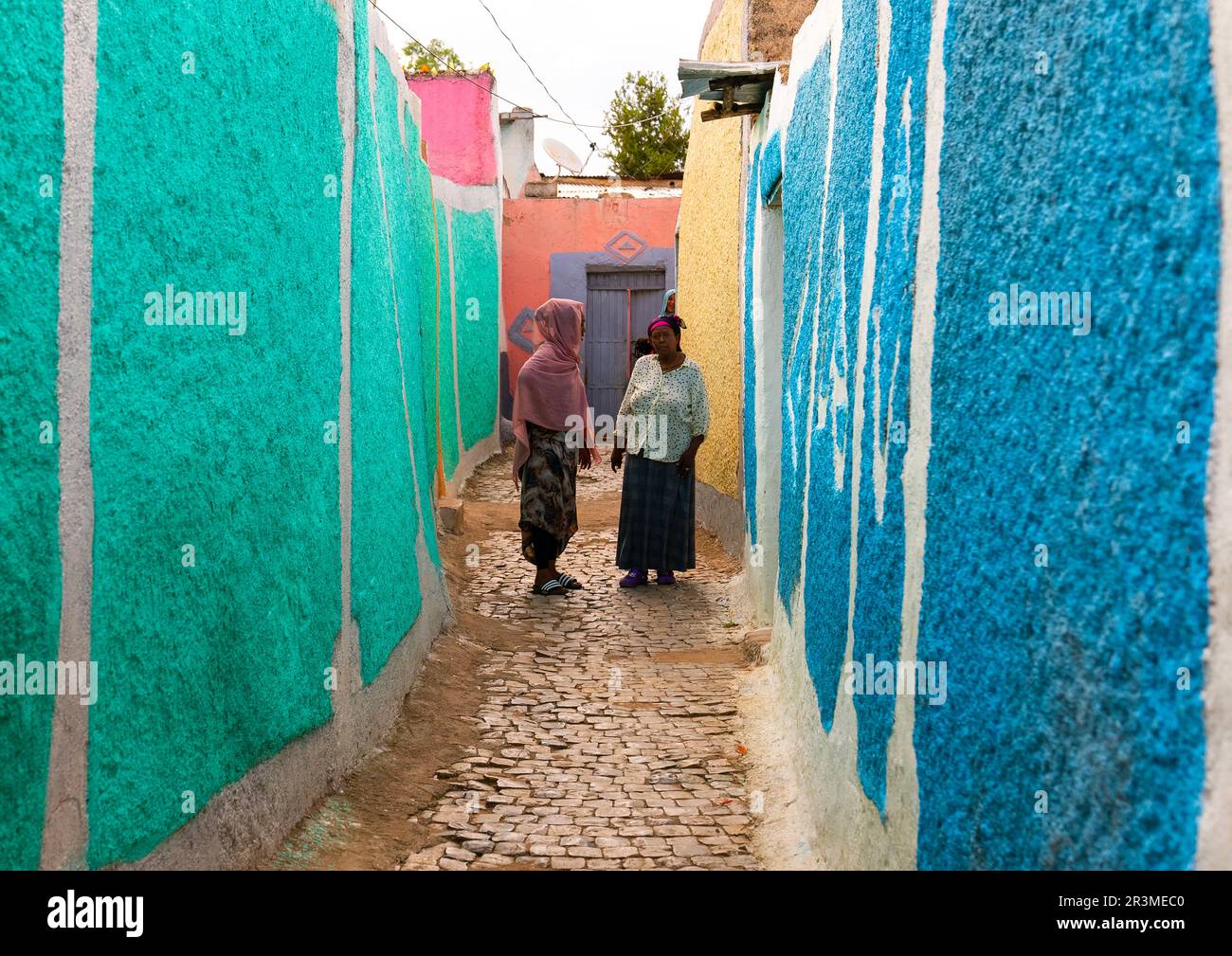 Ethiopian women in a narrow alley of the old town, Harari Region, Harar ...