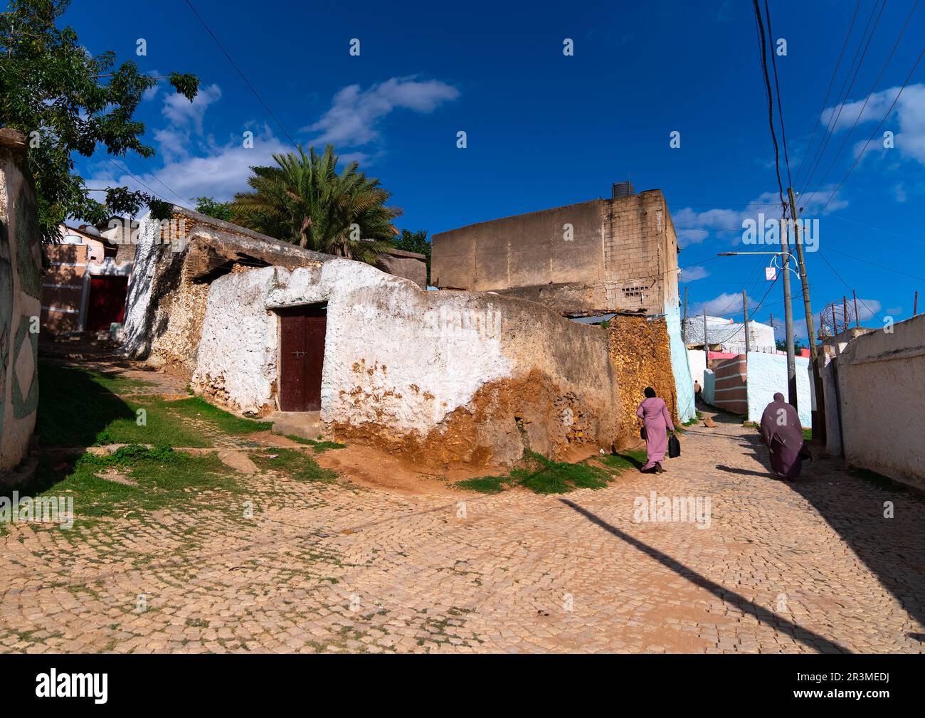 Ethiopian women in the streets of the old town, Harari Region, Harar ...