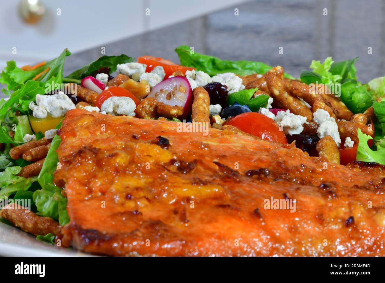 Baked salmon fillet fresh hi-res stock photography and images - Alamy