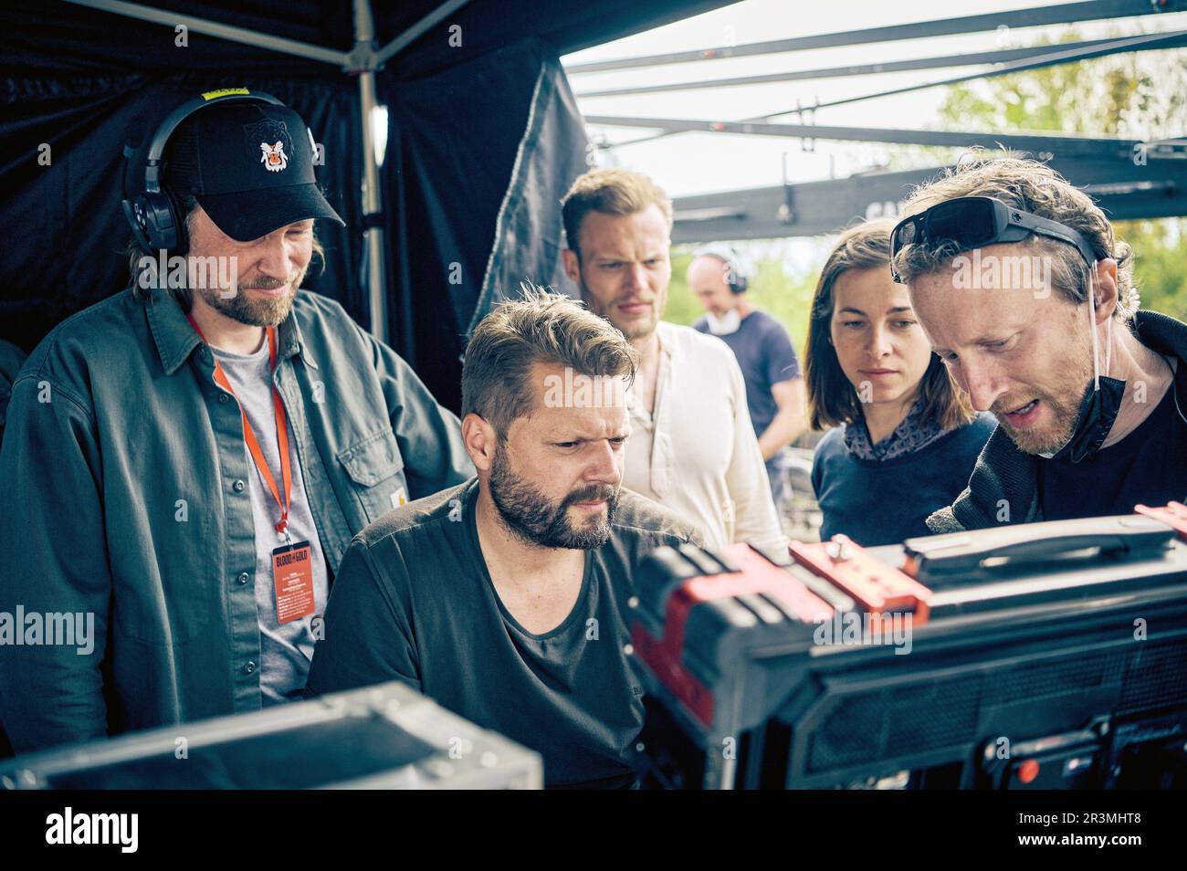 BLOOD & GOLD, (aka BLOOD AND GOLD), director Peter Thorwarth (front ...