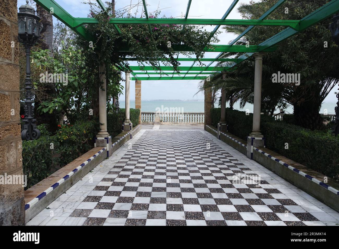 Park on the sea promenade Cadiz Stock Photo - Alamy