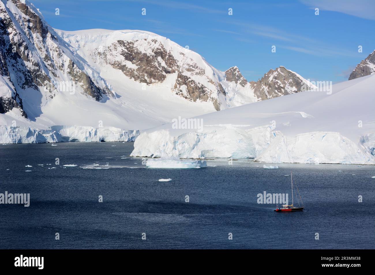 Private sailing yacht on an Antarctic cruise Stock Photo - Alamy Private sailing yacht on an Antarctic cruise Stock Photo - Alamy