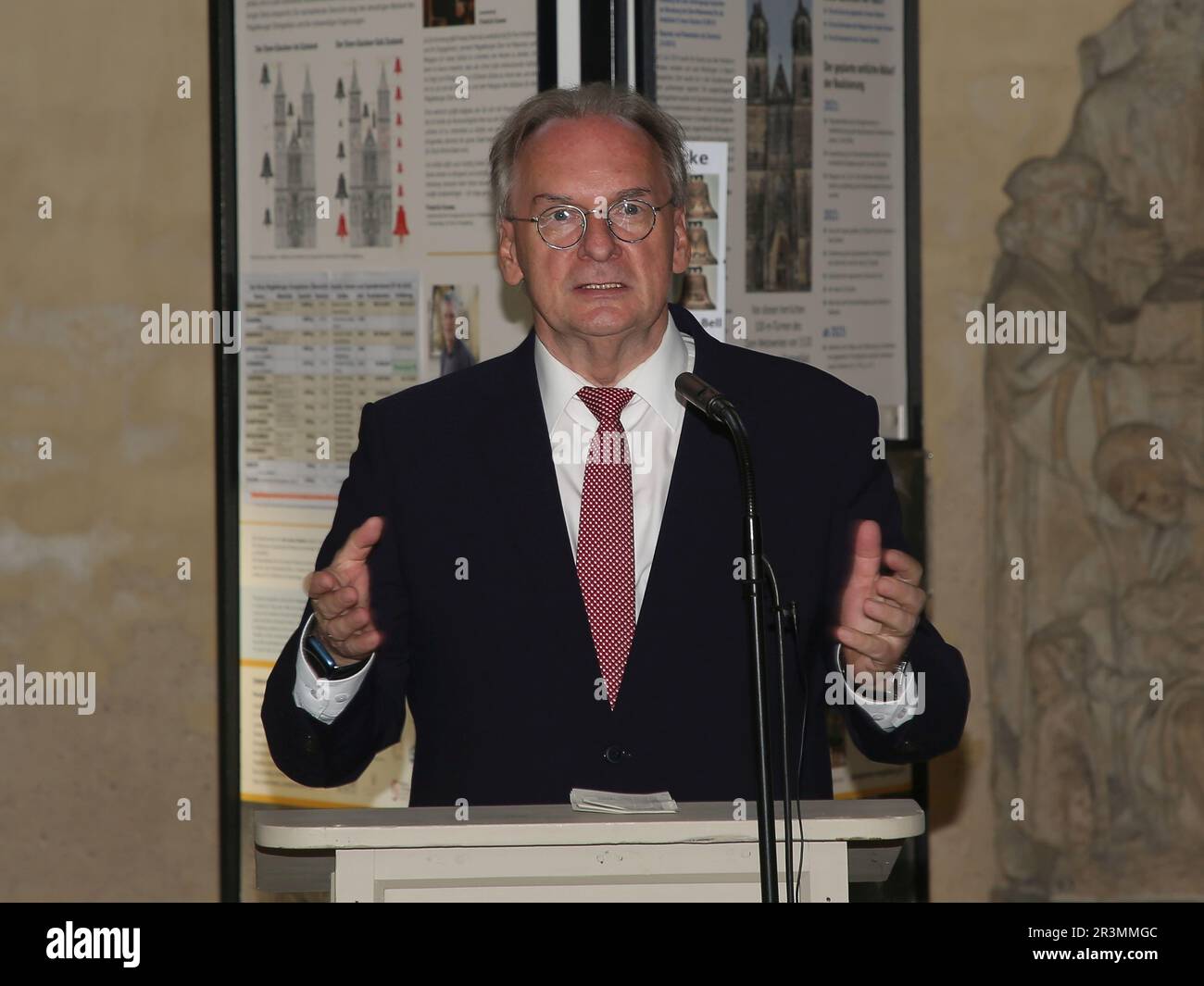 Prime Minister Dr. Reiner Haseloff at presentation of AMEMUS bell on 10 ...