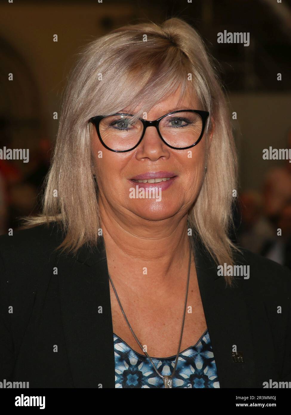 Mayor Simone Borris at the presentation of the AMEMUS bell on 10/30 ...