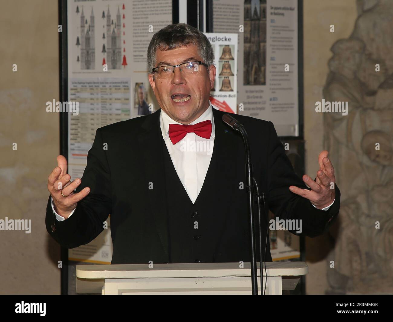 State Bishop Friedrich Kramer the presentation of the AMEMUS bell on 10 ...