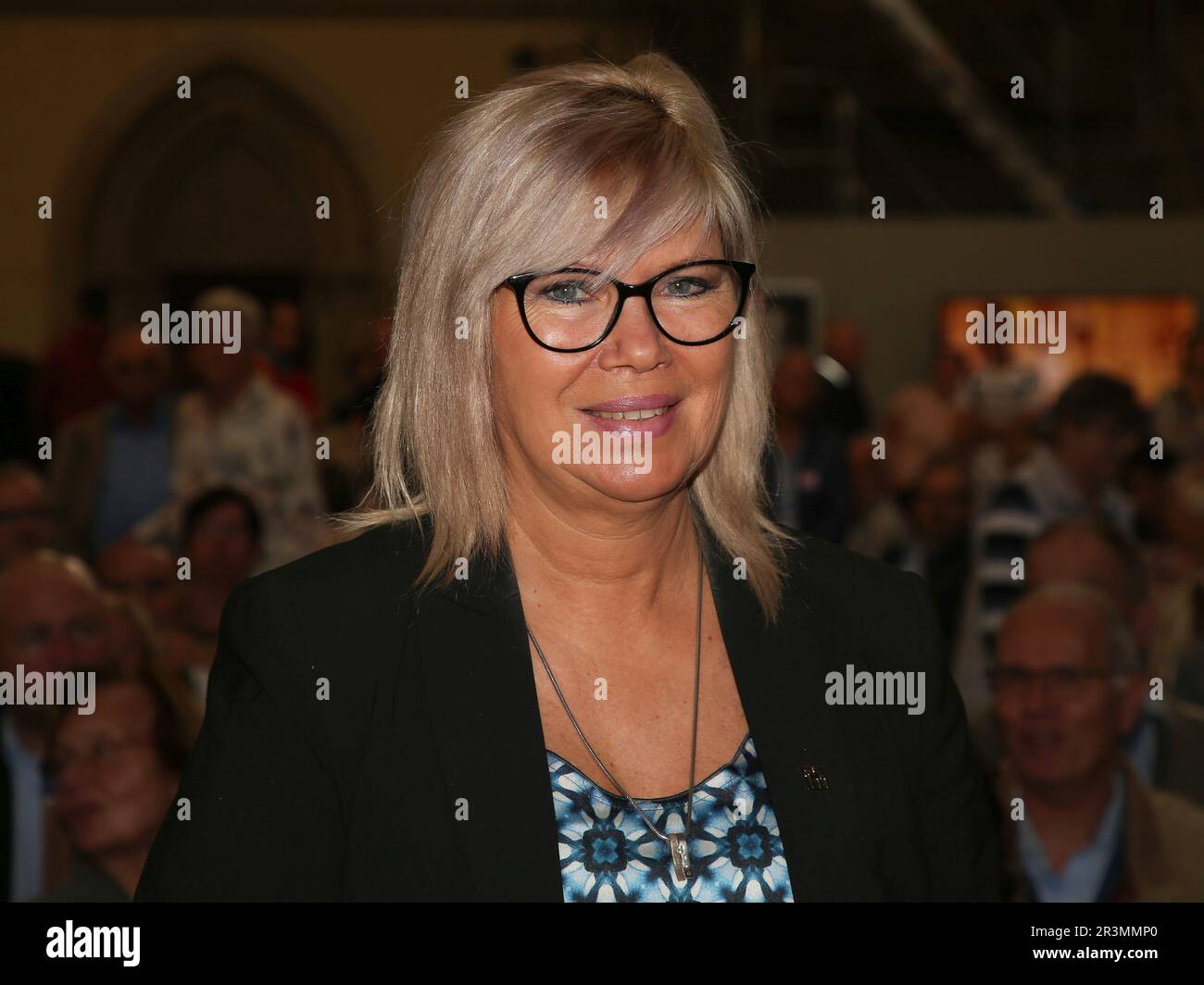 Mayor Simone Borris at the presentation of the AMEMUS bell on 10/30 ...