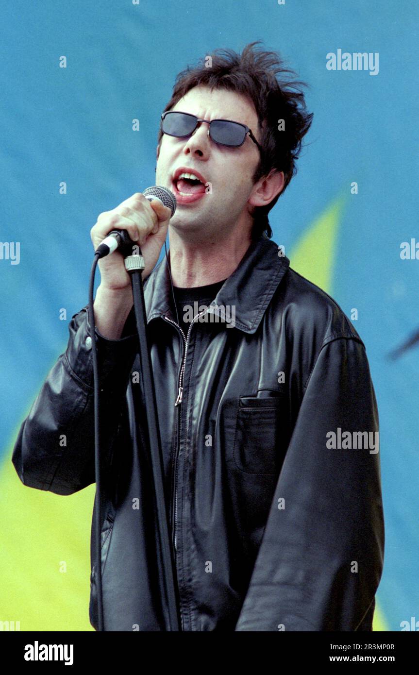 Monza Italy 1999-07-10 : Ian McCulloch singer of Echo & the Bunnymen in ...
