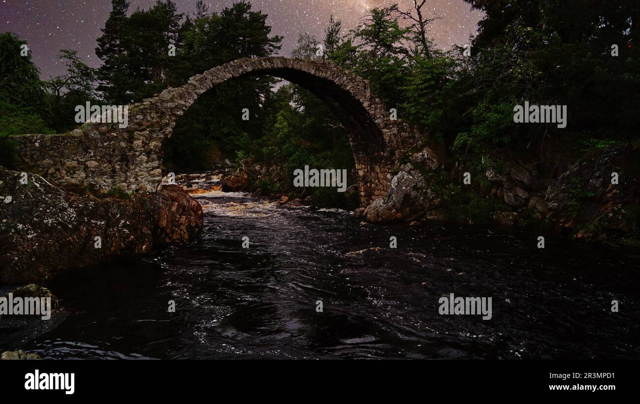Stone bridge and waterfall in Carrbridge Stock Photo - Alamy