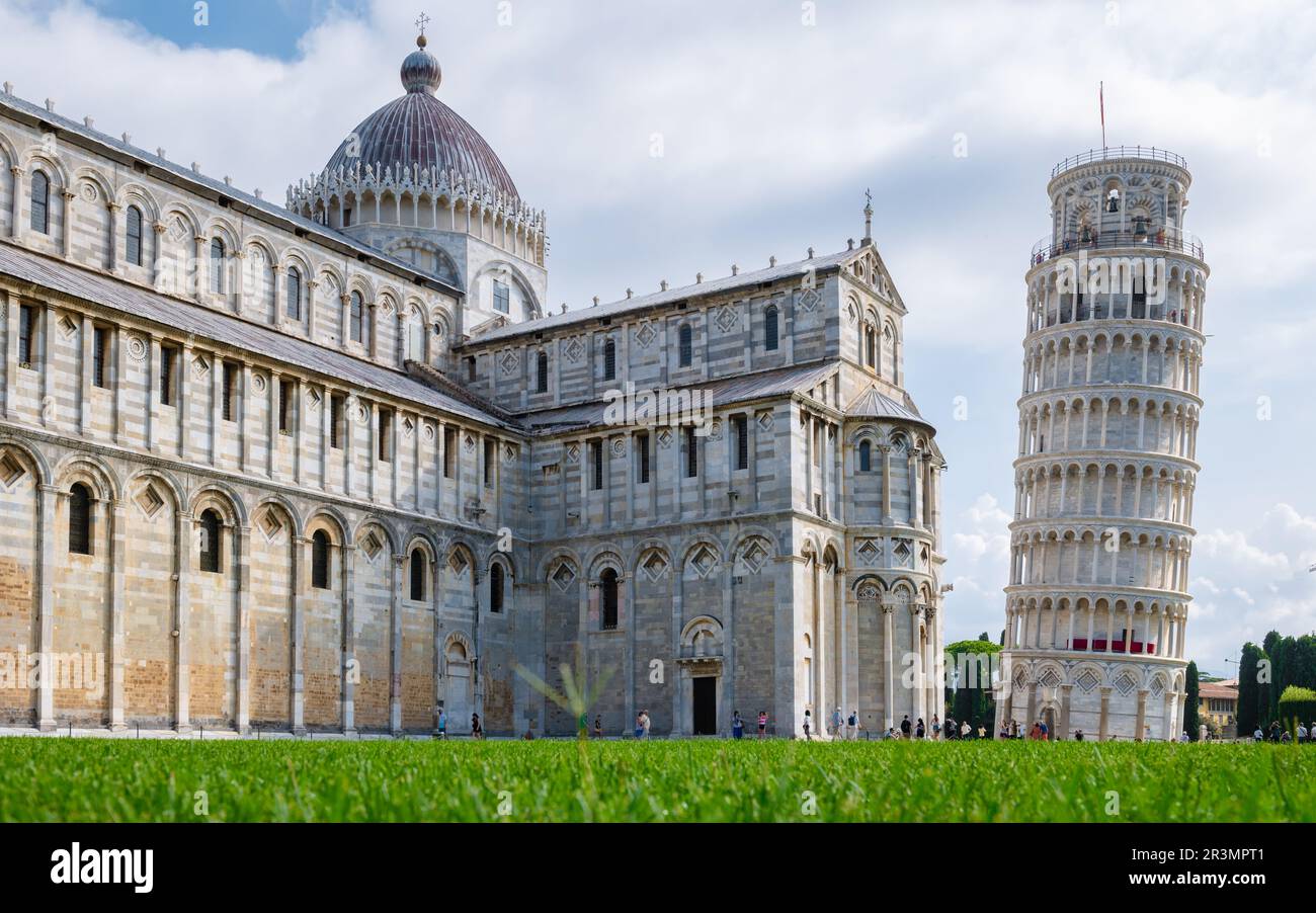 Leaning tower of Pisa Italy with Basilica Cathedral on a bright summer ...