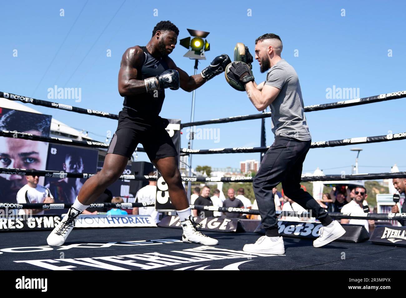 Isaac chamberlain boxer hi-res stock photography and images - Alamy