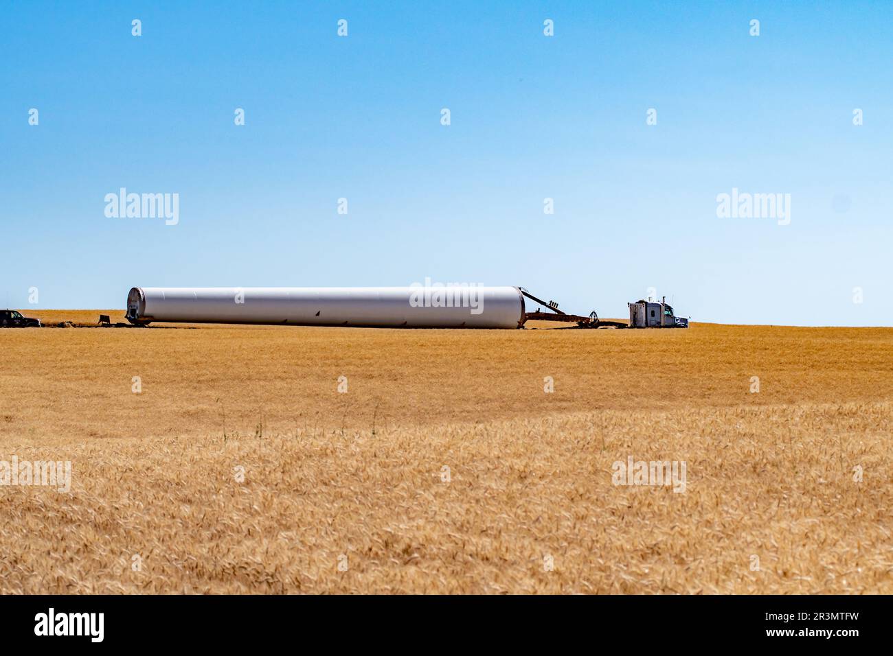 Harvesting crops on palouse washington wheat fields in summer Stock ...