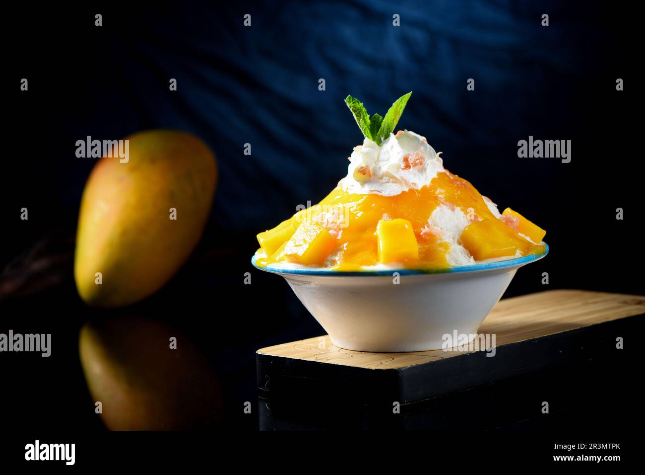Korean shaved ice dessert with sweet toppings, mango Bingsu Stock Photo ...