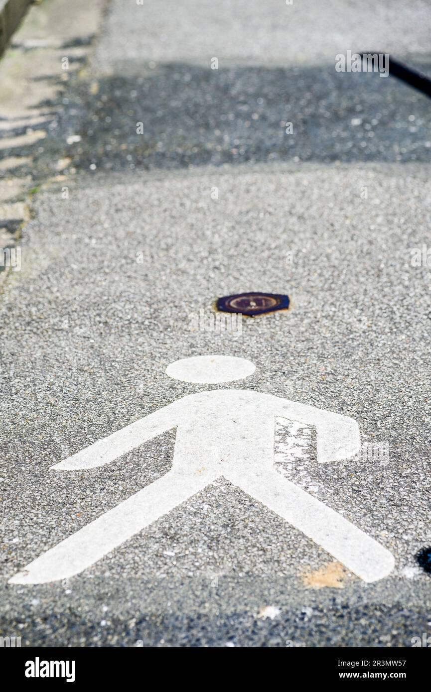 Pedestrian crossing sign painted on the road | Voie pietonne peint sur ...