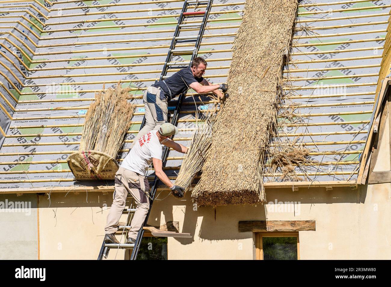 Tatched roof under construction - traditional way of work | Toiture en ...