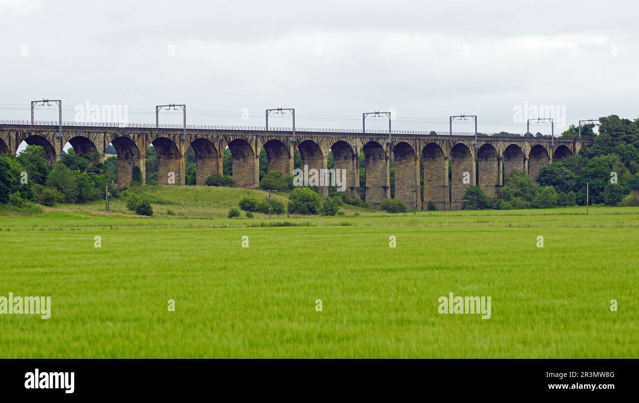 Linlithgow bridge hi-res stock photography and images - Alamy