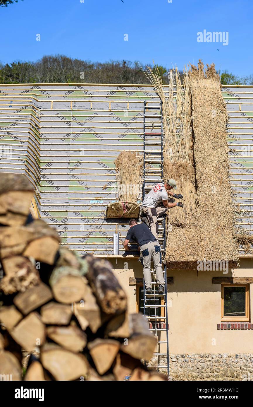 Tatched roof under construction - traditional way of work | Toiture en ...