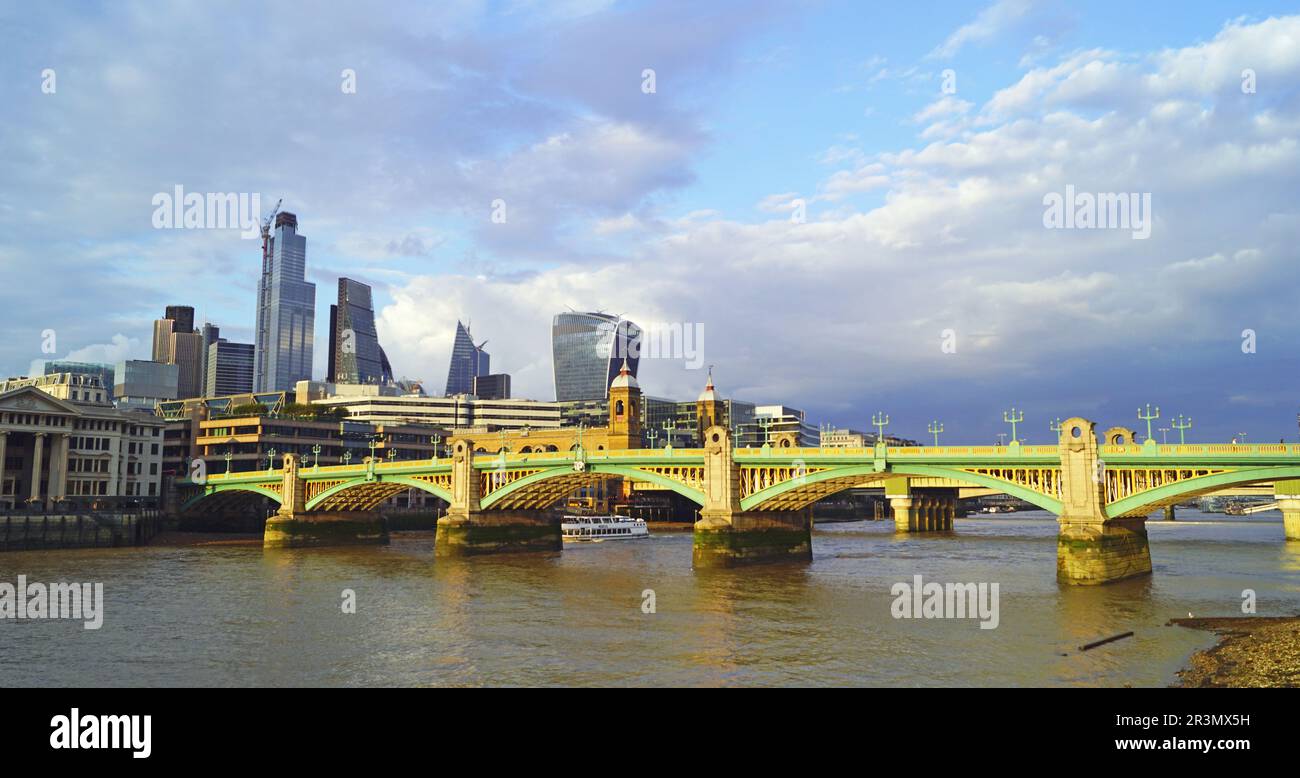 Southwark attractions hi-res stock photography and images - Alamy