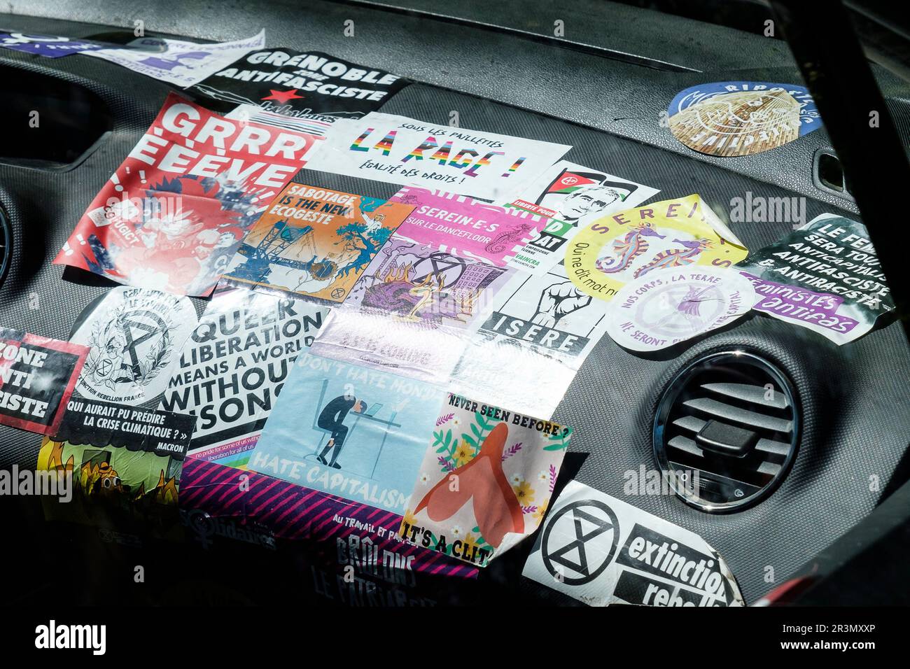 Tableau de bord d'une voiture hi-res stock photography and images - Alamy